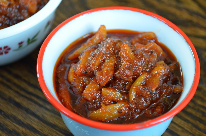 Poondu Oorugai (Garlic Pickle) - Spice Container